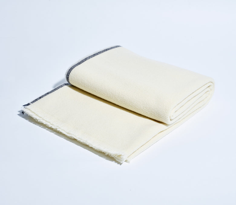 Edge Stripe Throw – Snowe